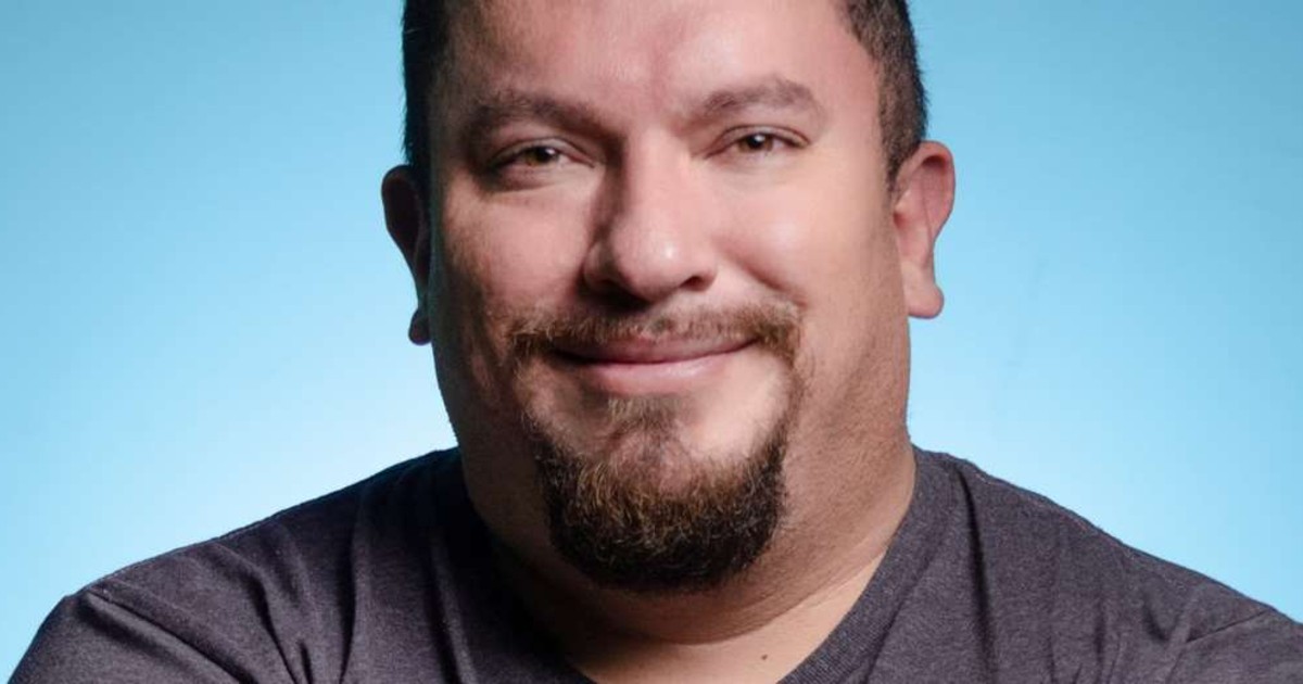 Pablo Osorio pasa del humor a escribir poemas