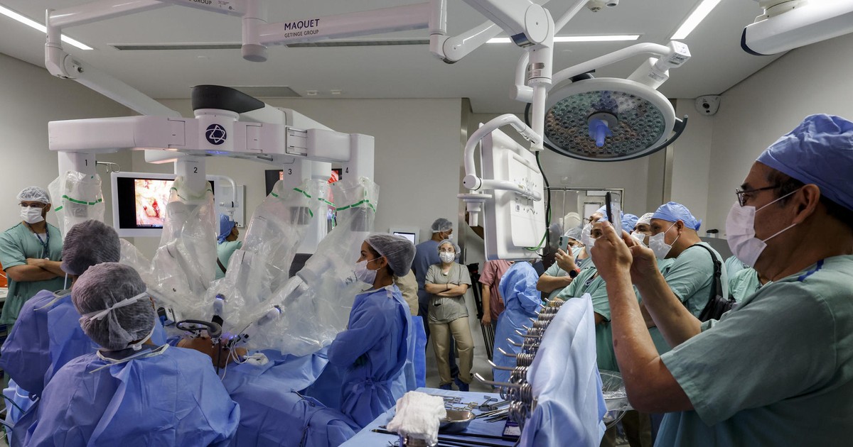Médicos latinos se capacitan en Brasil para expandir la cirugía ...